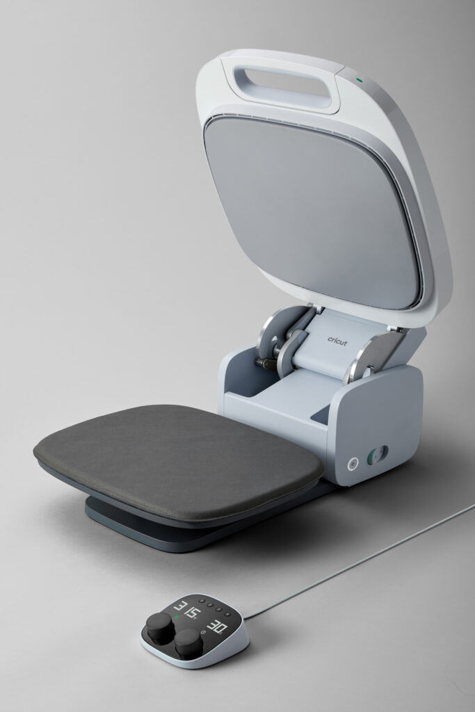 5 things made easier with Cricut Autopress – Cricut