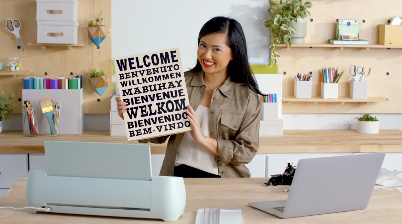 Make a custom welcome sign with Cricut